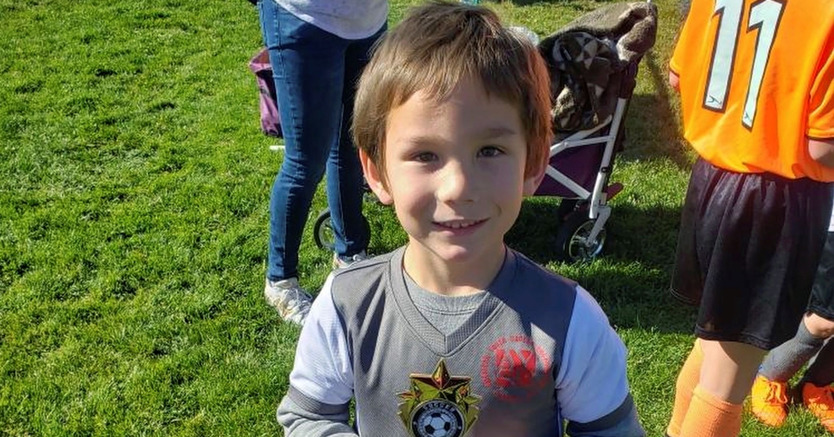 Missing Boy’s Mother: ‘I Could Feel His Fingers Slipping’ Away | NTD