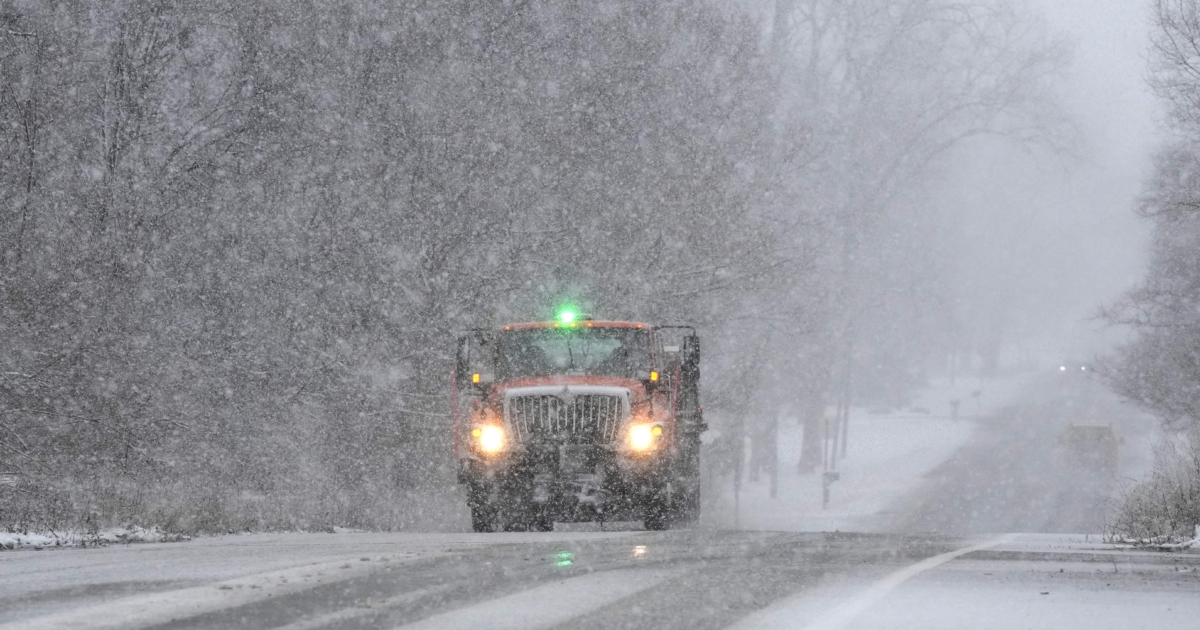 Storm System Dumps Heavy, Wet Snow on Indiana and Michigan | NTD