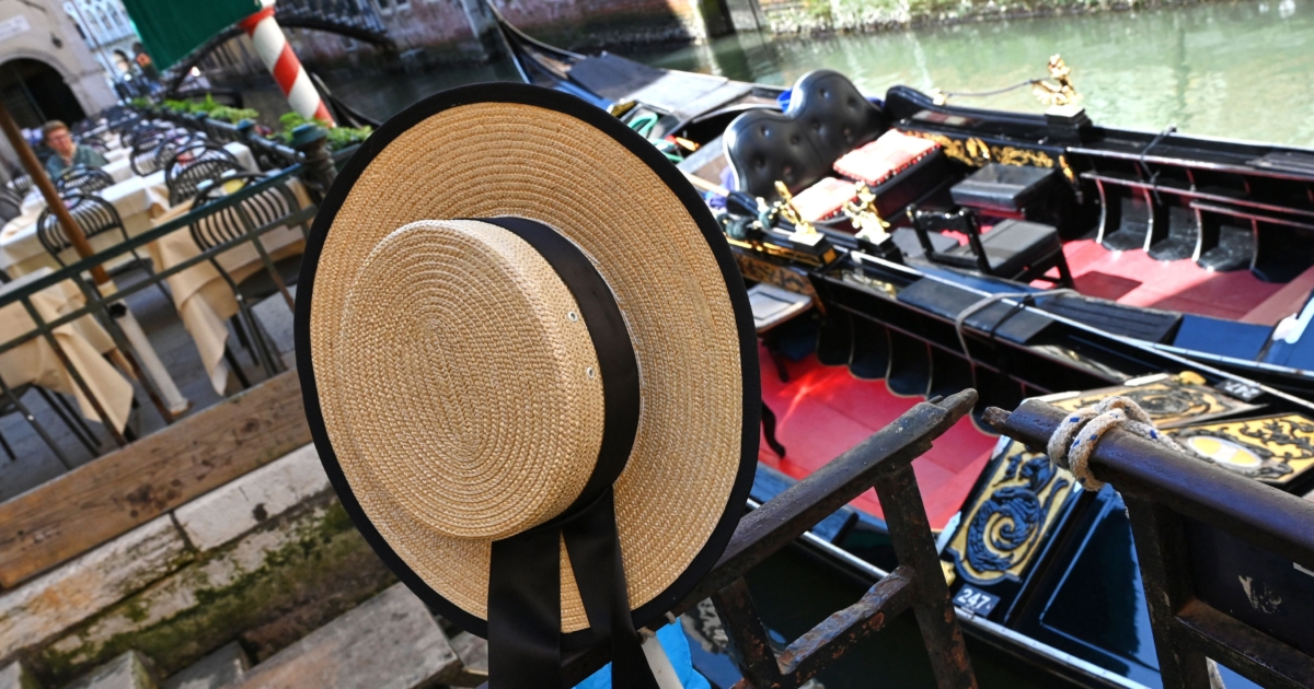 Venetian Shop Makes Traditional Gondolier Hat | NTD