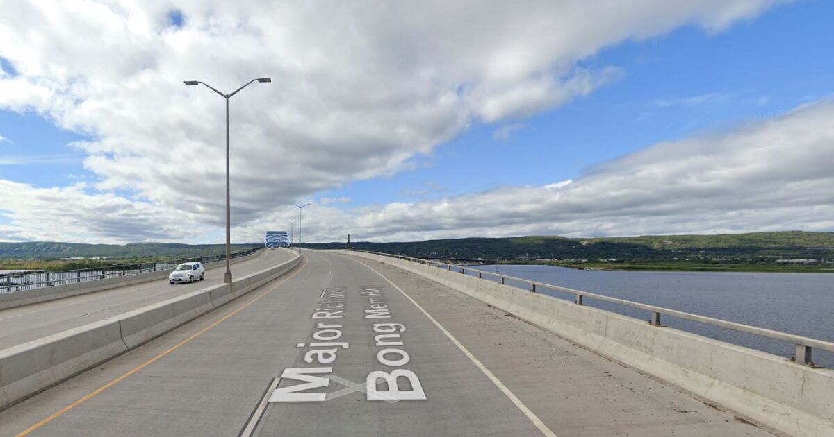 Small Planes Crashes Into Icy Harbor, Killing Minnesota Man | NTD