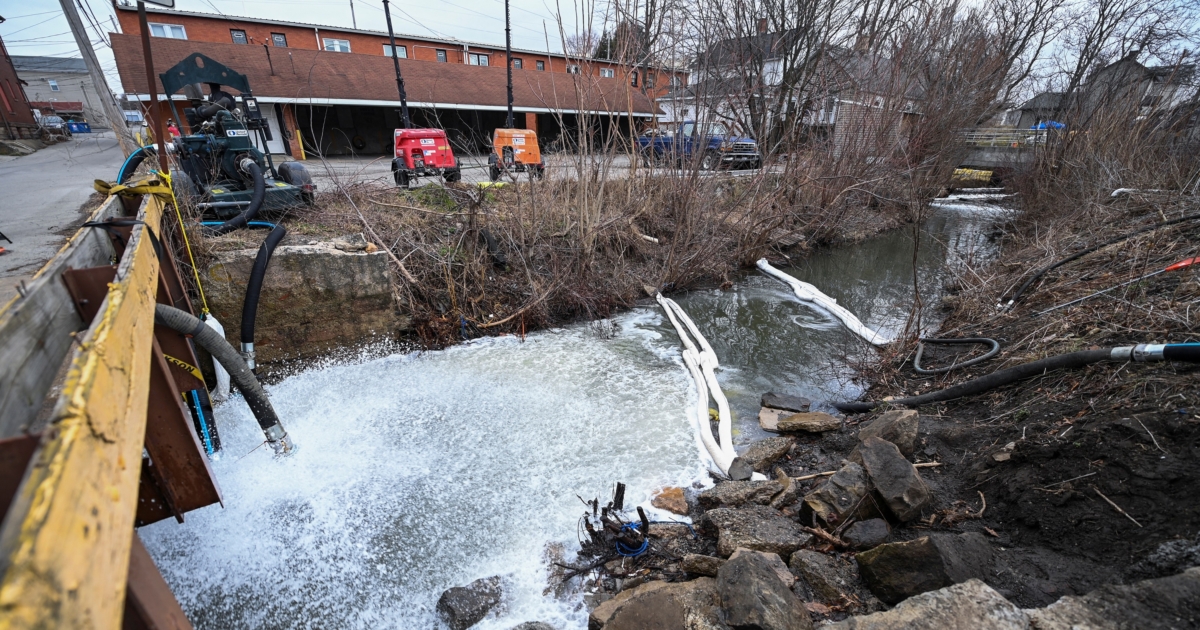 ‘We’re Afraid’: Ohio Townspeople Fearful After Toxic Train Spill | NTD