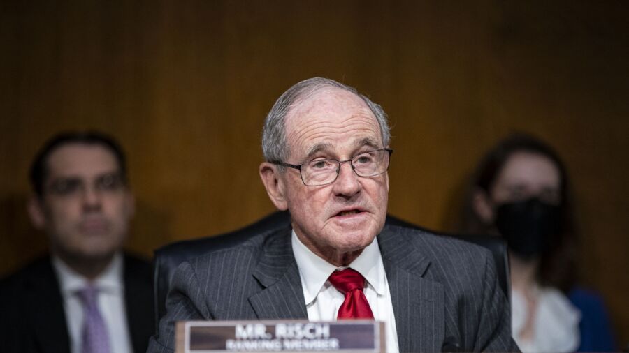 Senator Risch Leads Way on New Legislation to Tackle Border Crisis | NTD