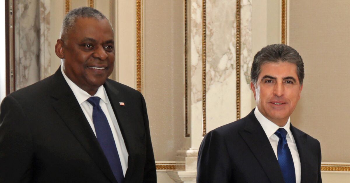 Defense Secretary Makes Unannounced Visit to Iraq | NTD