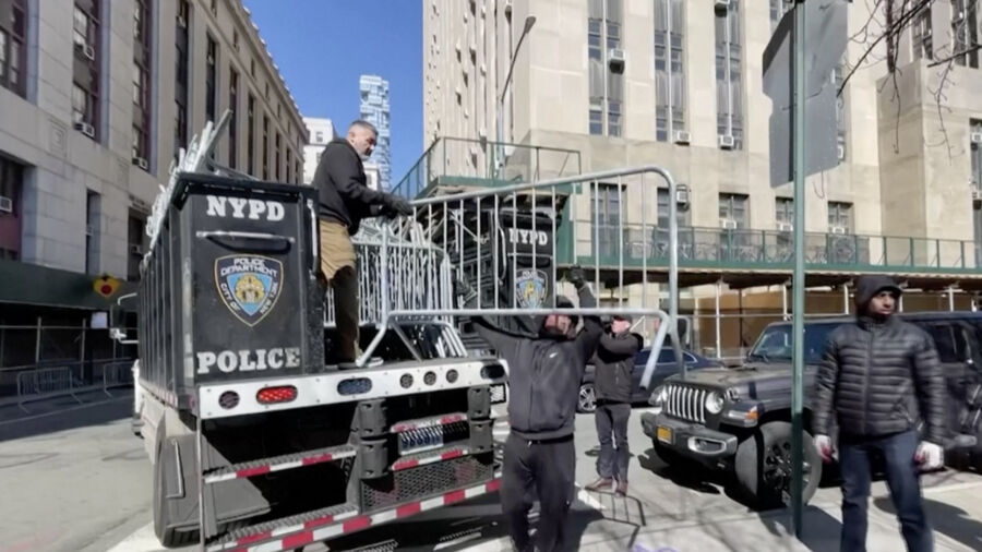 NYPD Ramps Up Security Around Courthouse as Trump Indictment Looms | NTD