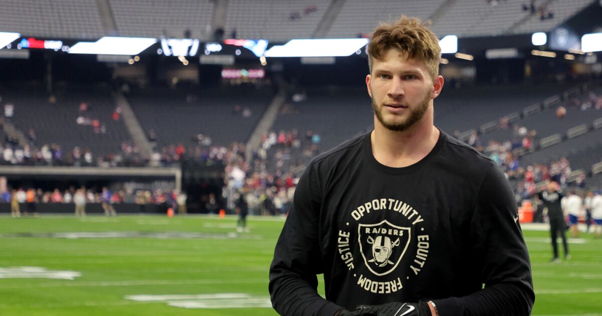 NFL Tight End Foster Moreau Says He Has Cancer | NTD