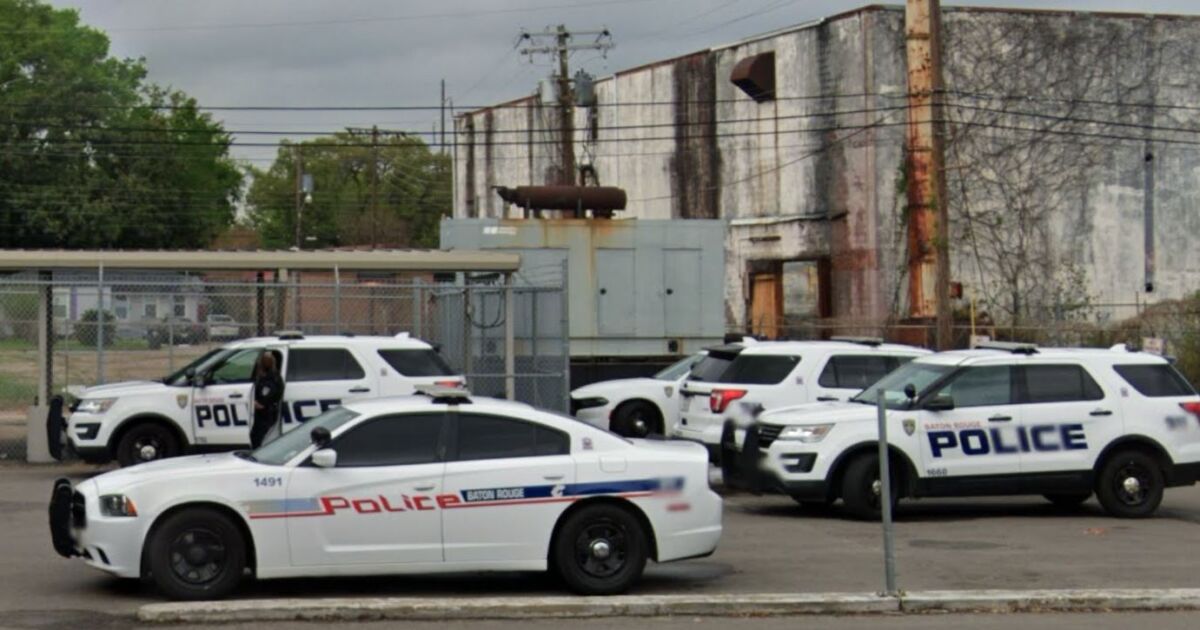 2 Officers Killed in Louisiana Police Helicopter Crash | NTD