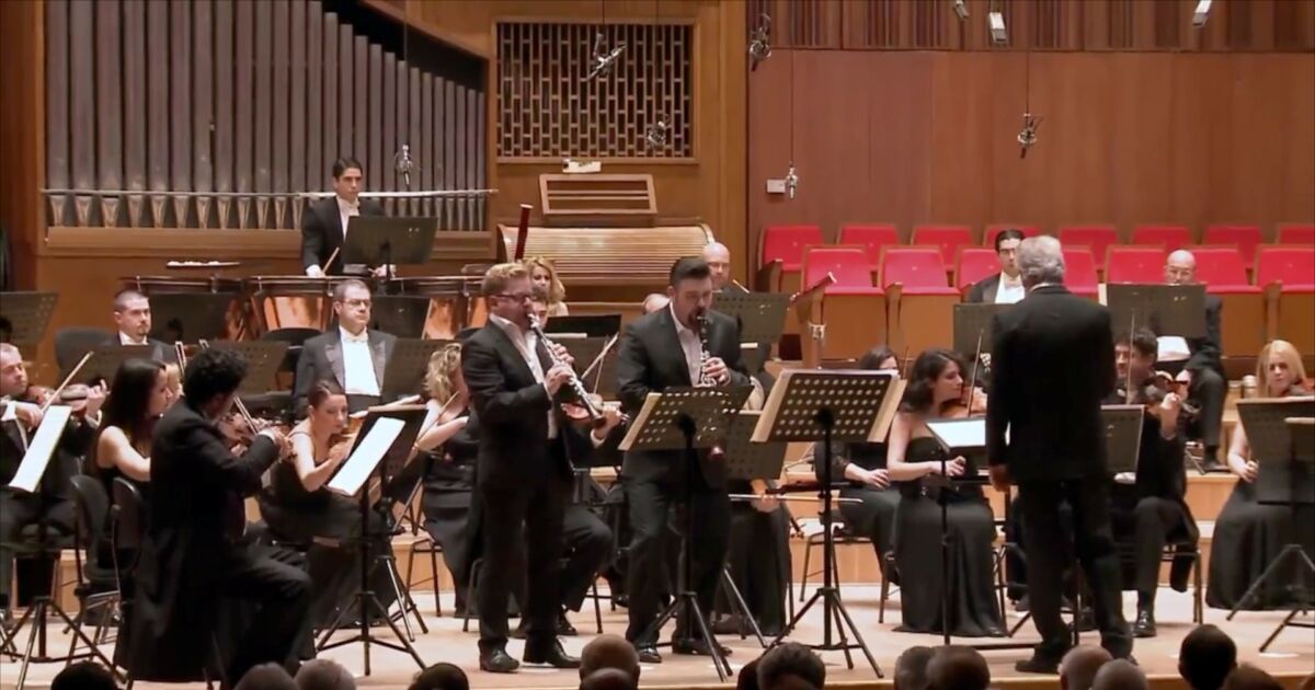 Franz Krommer: Duo Concerto in E-flat Major, Op.35 Mvt.I | Wenzel Fuchs ...