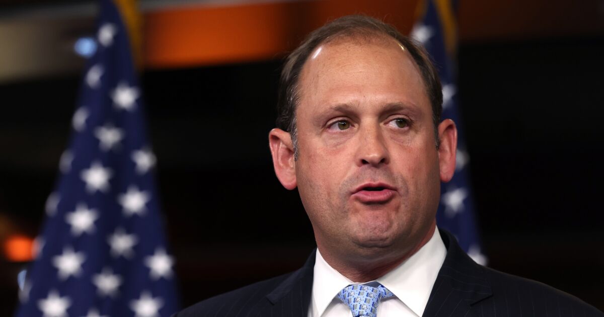 Sen. Barr Questions Fed on Role in SVB Collapse | NTD