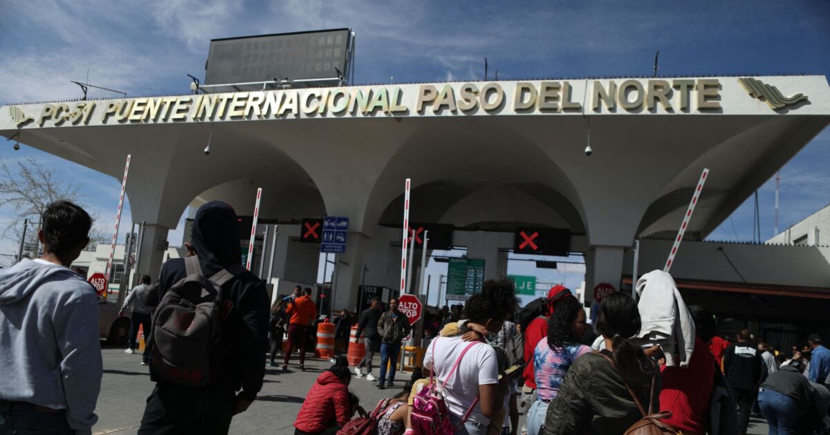 Hundreds of Illegal Immigrants Attempt to Storm Border at Texan Port of ...