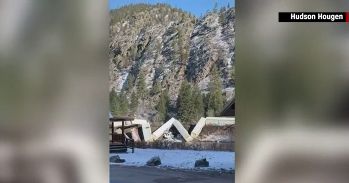 At Least 25 Cars of a Freight Train Derail in Western Montana | NTD