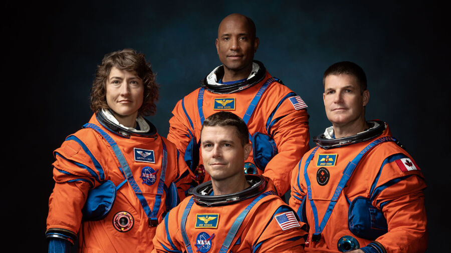 NASA Announces Crew for 2024 Flight Around the Moon | NTD