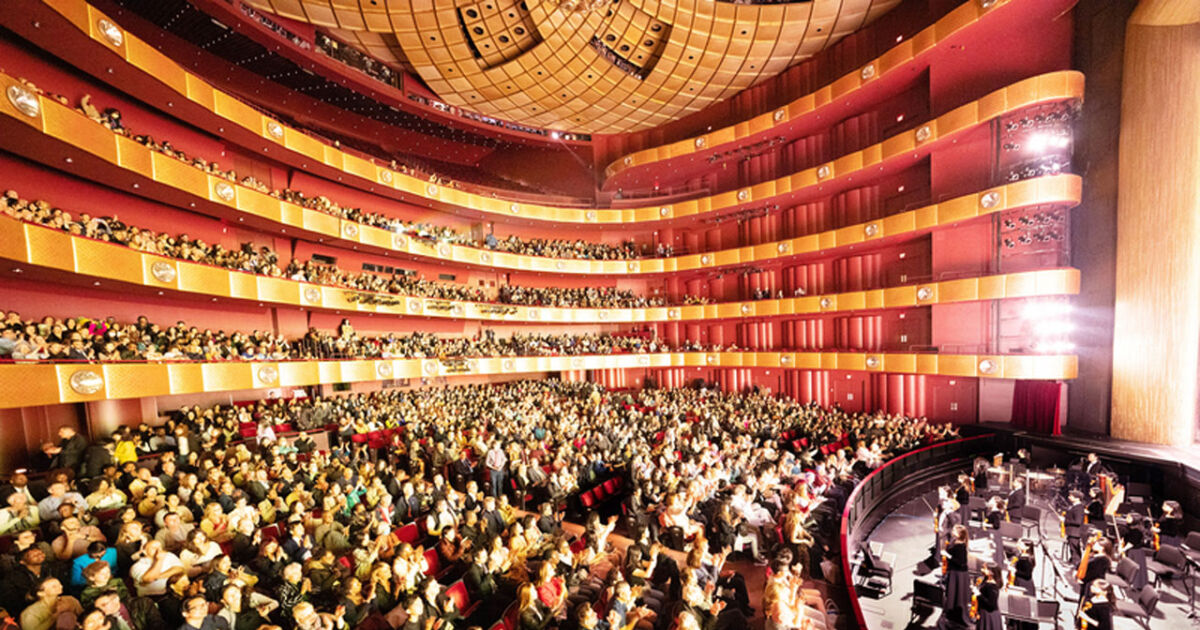 Shen Yun Arrives at Lincoln Center, New York City | NTD