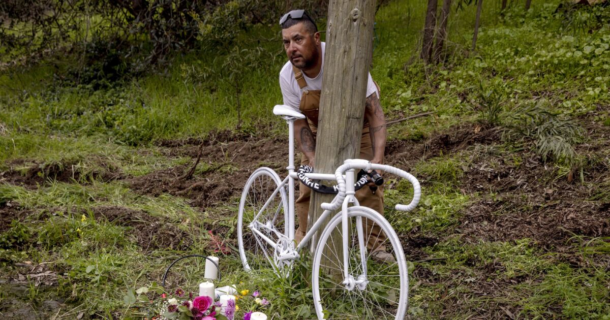 Cyclist Ethan Boyes Dies After Being Struck in San Francisco | NTD