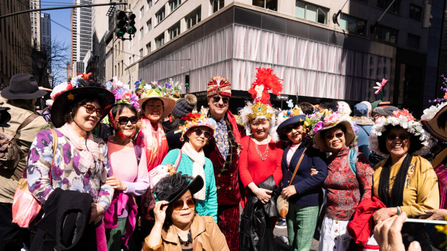 Easter Bonnet Parade in New York City | NTD