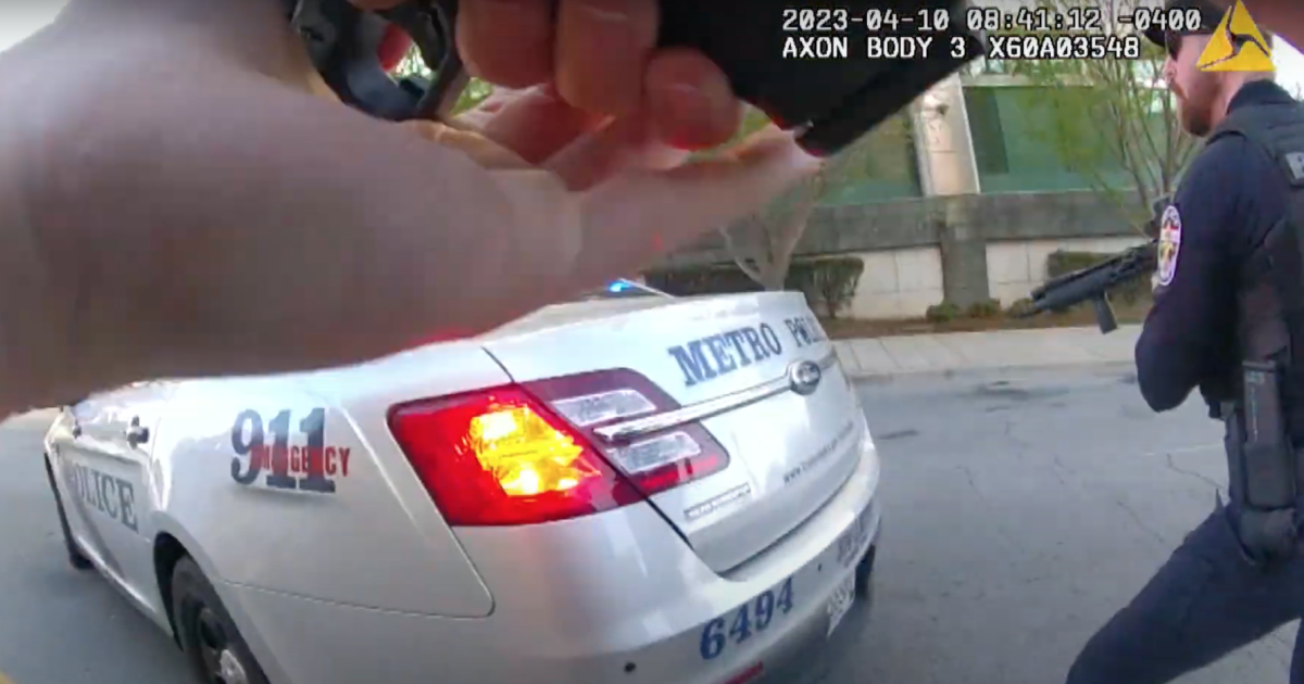 Bodycam Video Shows Louisville Police Under Fire From Bank Shooter | NTD