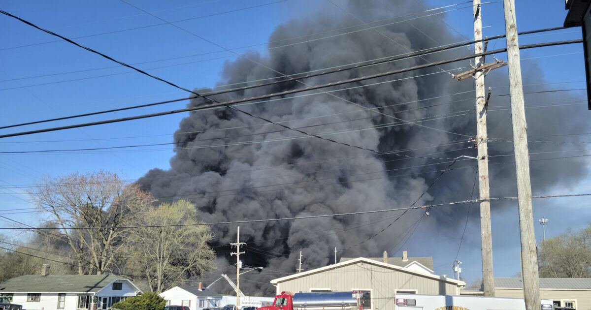 Toxic Indiana Fire Will Spew Smoke, Soot, and Ash for Days, Officials ...