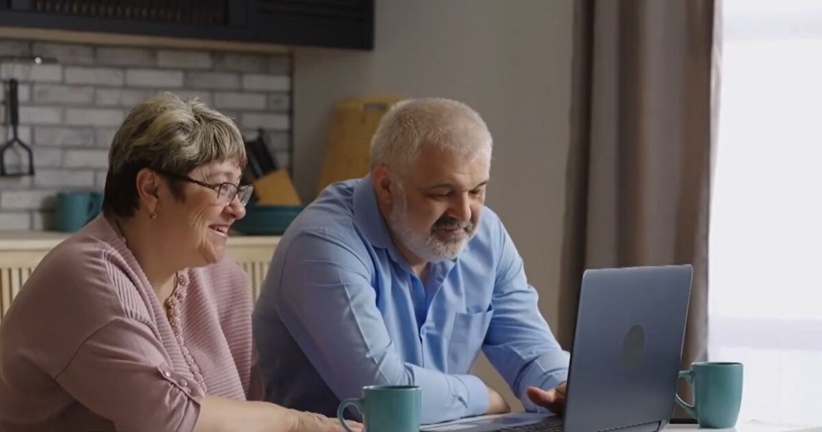 Parents Sacrifice Financially for Adult Children | NTD