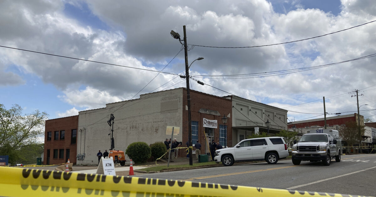 High School Star Among 4 Slain in Alabama Party Shooting | NTD