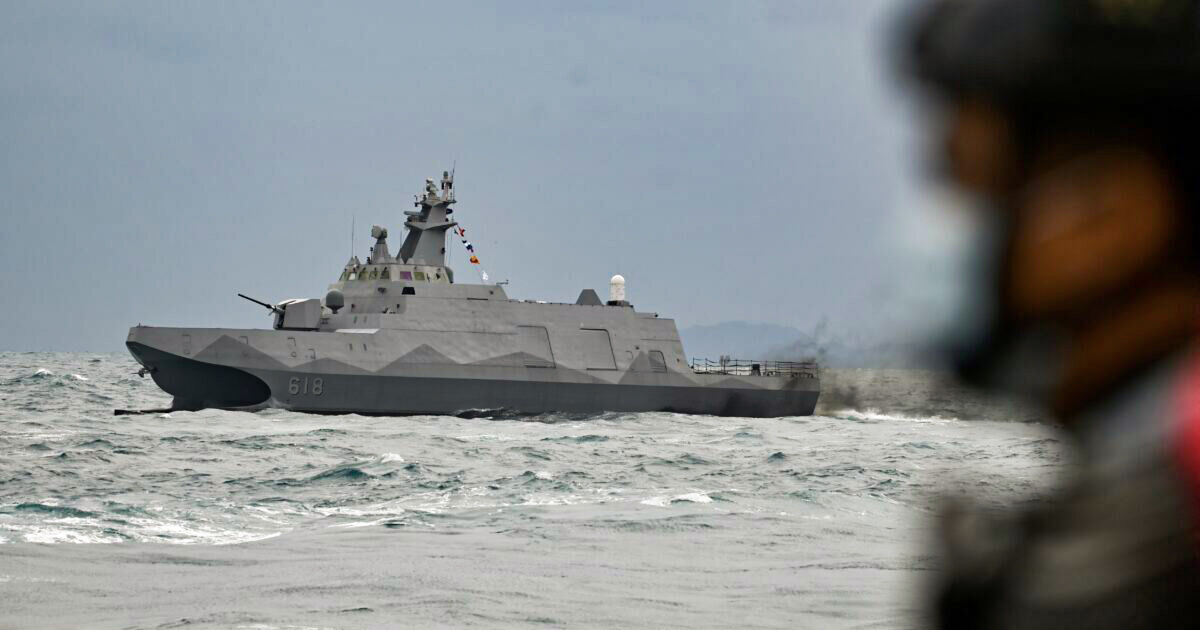 Taiwan Says Debris From Chinese Rocket Fell in Its Northern Waters | NTD