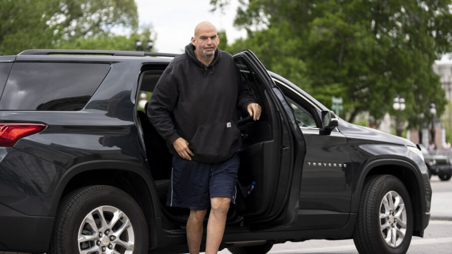 Sen. Fetterman Presides Over Senate in Shorts After Dress Code Change | NTD