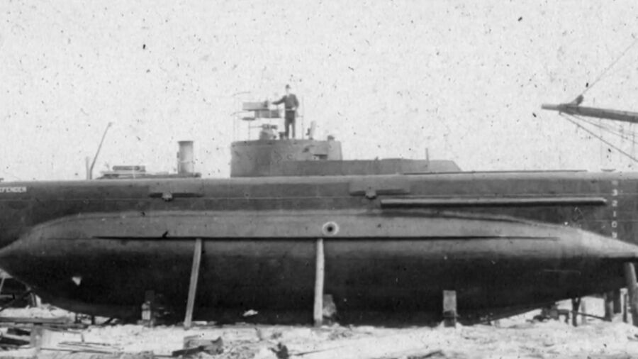 Wreckage of Submarine Found by Divers in Long Island Sound | NTD