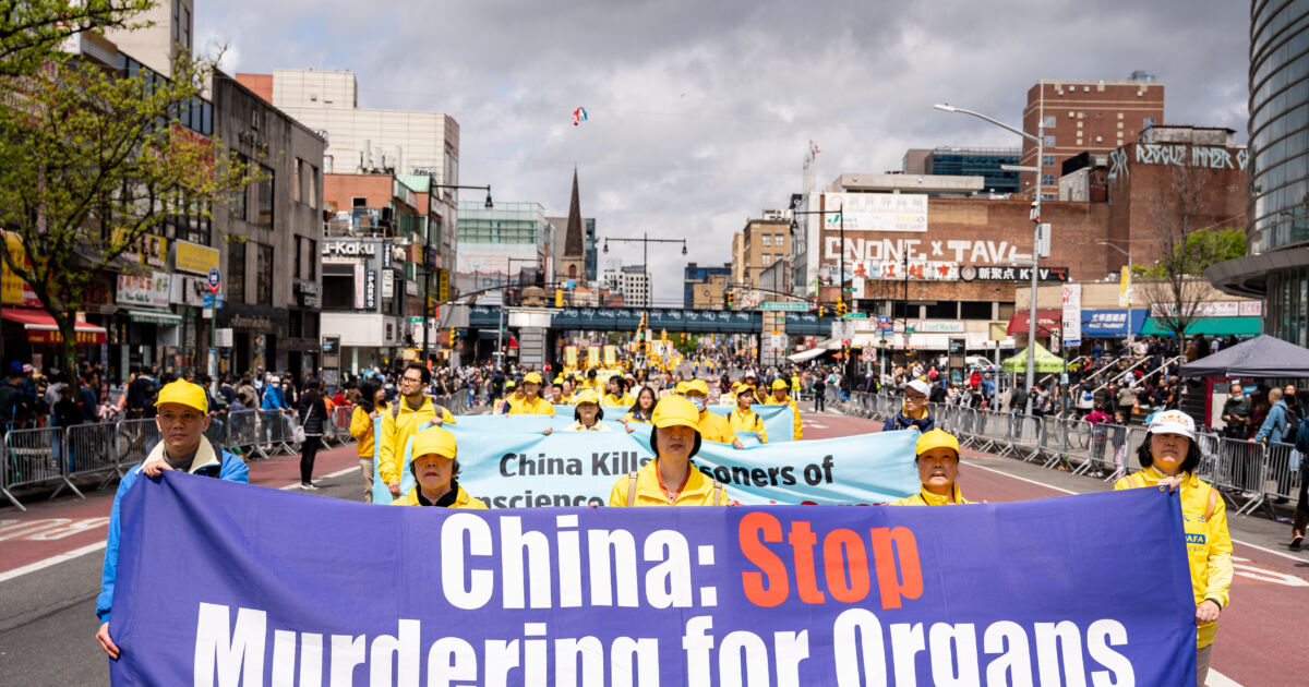 New York Parade Spotlights Communist China’s War Against Faith | NTD