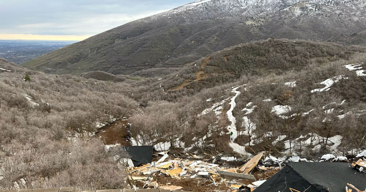 2 Utah Homes Slide Off Cliff, Prompting Evacuation | NTD