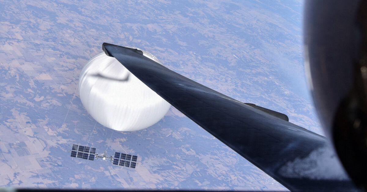 US Tracking Another Unidentified Balloon Spotted Off Hawaii Coast | NTD