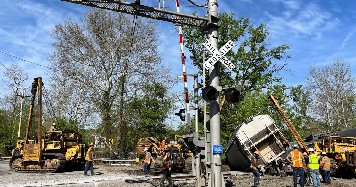 9 Railcars From Norfolk Southern Train Derail in Pennsylvania, No ...