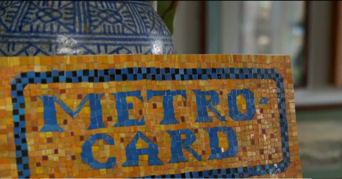 Artist Uses NYC Metrocards in His Artwork | NTD