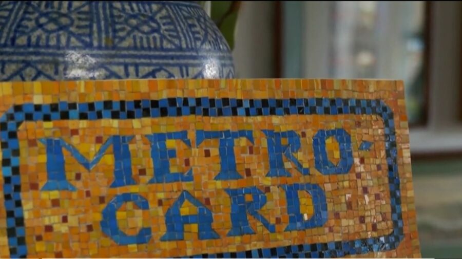 Artist Uses NYC Metrocards in His Artwork | NTD
