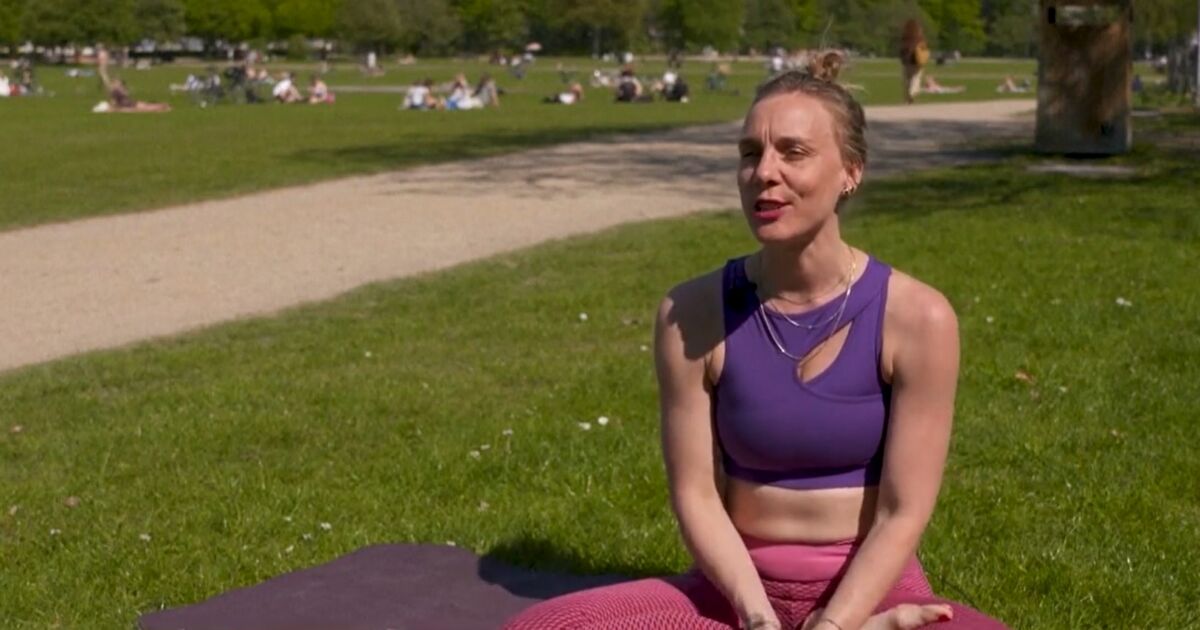 Copenhagen Beer Festival Yoga Strikes Balance | NTD