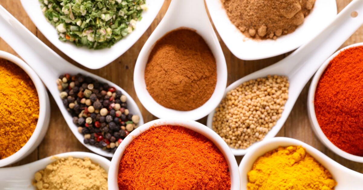 5 Common Kitchen Herbs and Spices for Weight Loss | NTD