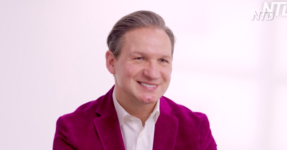 Honorary Adviser Aleksander Janik Praises First NTD Beauty Pageant ...