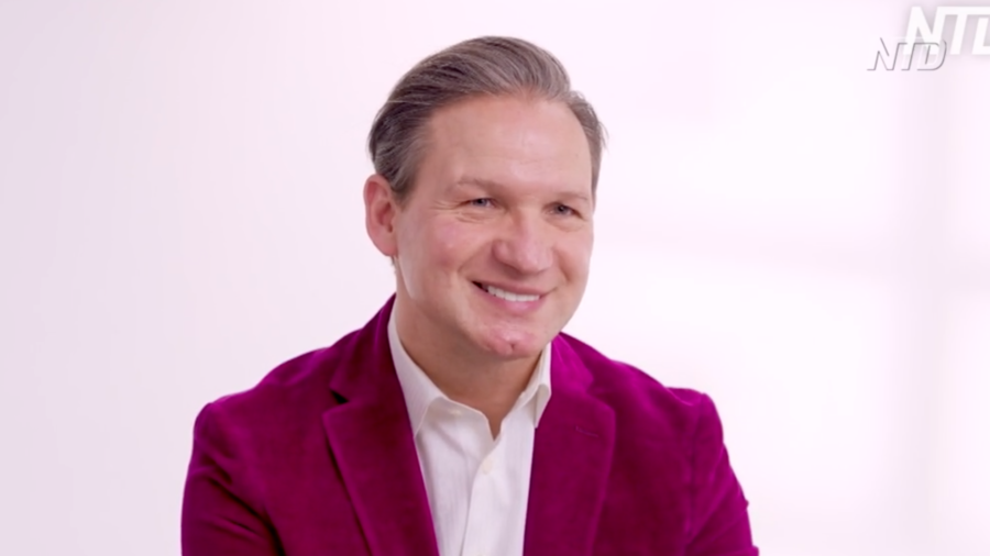 Honorary Adviser Aleksander Janik Praises First NTD Beauty Pageant ...