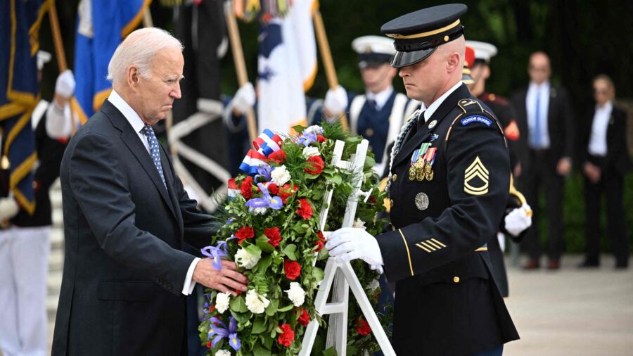 Biden Marks Memorial Day With Visit to Arlington National Cemetery | NTD