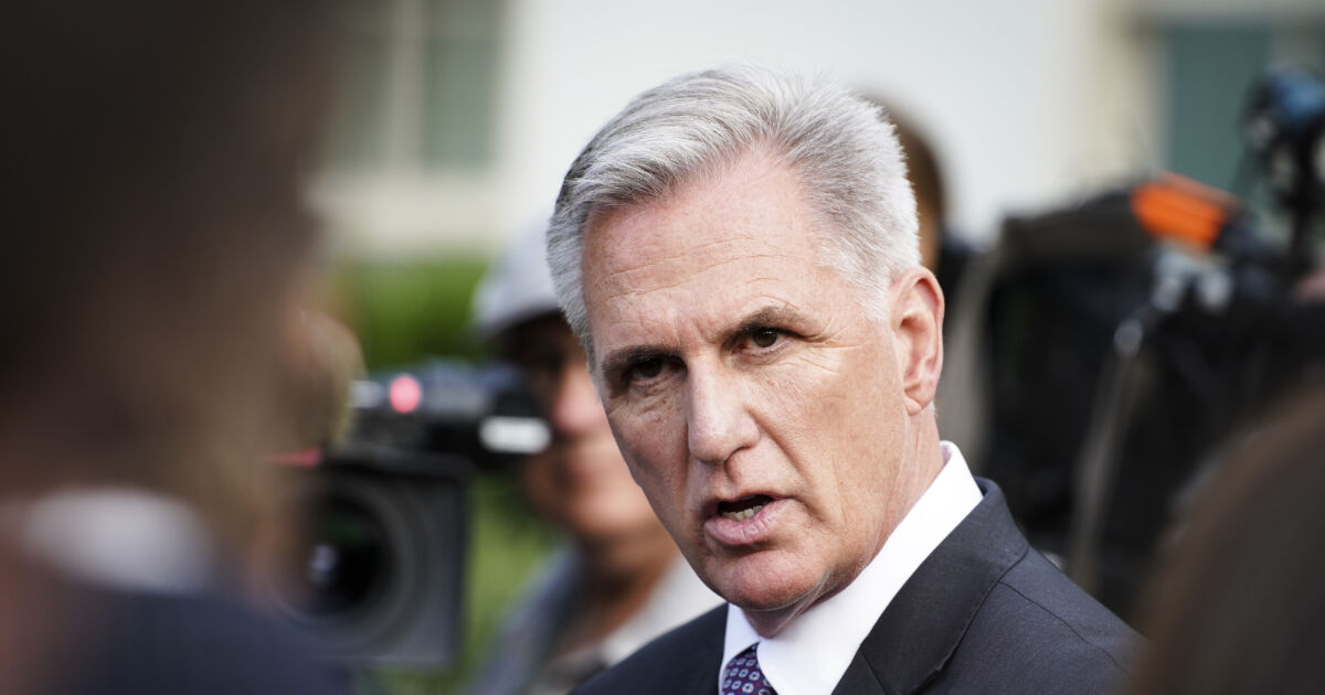 House Speaker Issues New Subpoena Threat to FBI Director | NTD