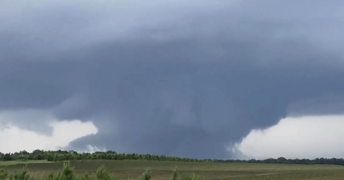 Severe Storms in Southeastern US Bring Tornadoes, Gusty Winds, Hail | NTD Severe Storms in Southeastern US Bring Tornadoes, Gusty Winds, Hail | NTD
