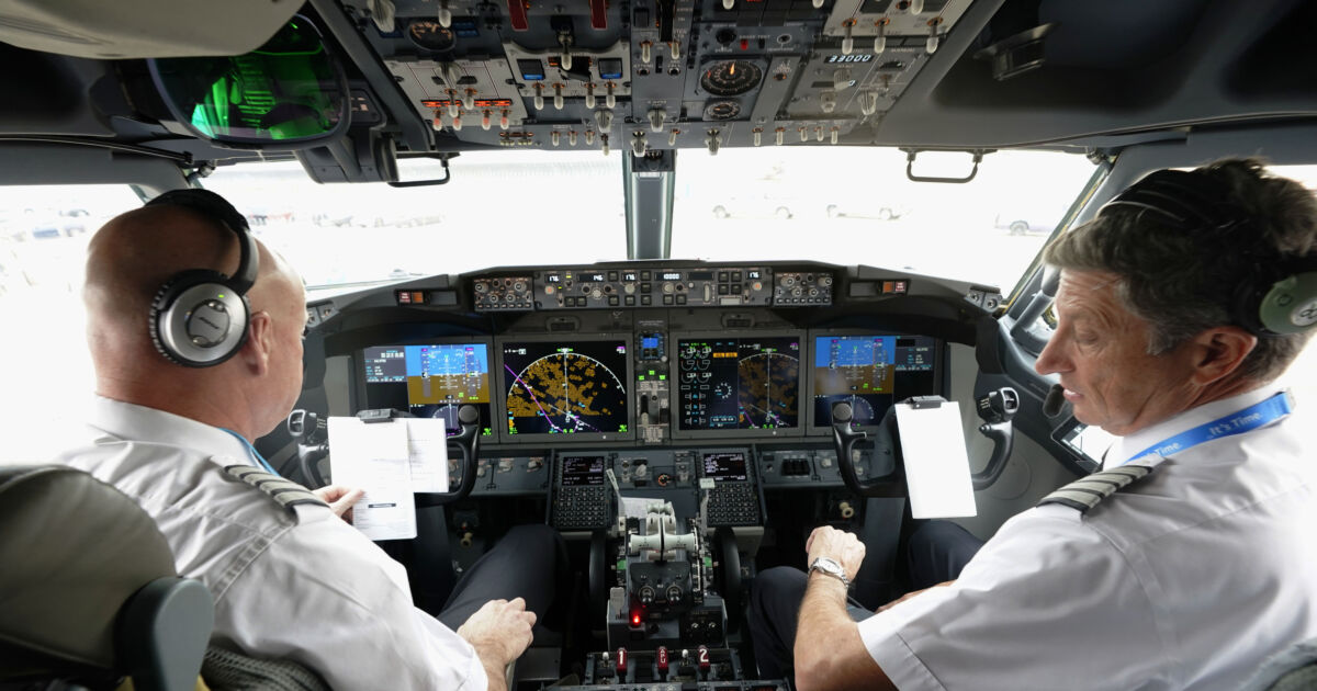 American Airlines Pilots Ratify New Contract With Big Pay Raises, More Benefits | NTD