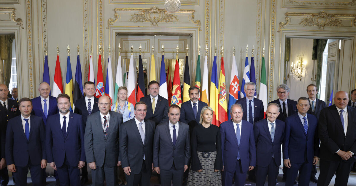 European Defense Ministers Hold Press Conference After Talks in Paris | NTD