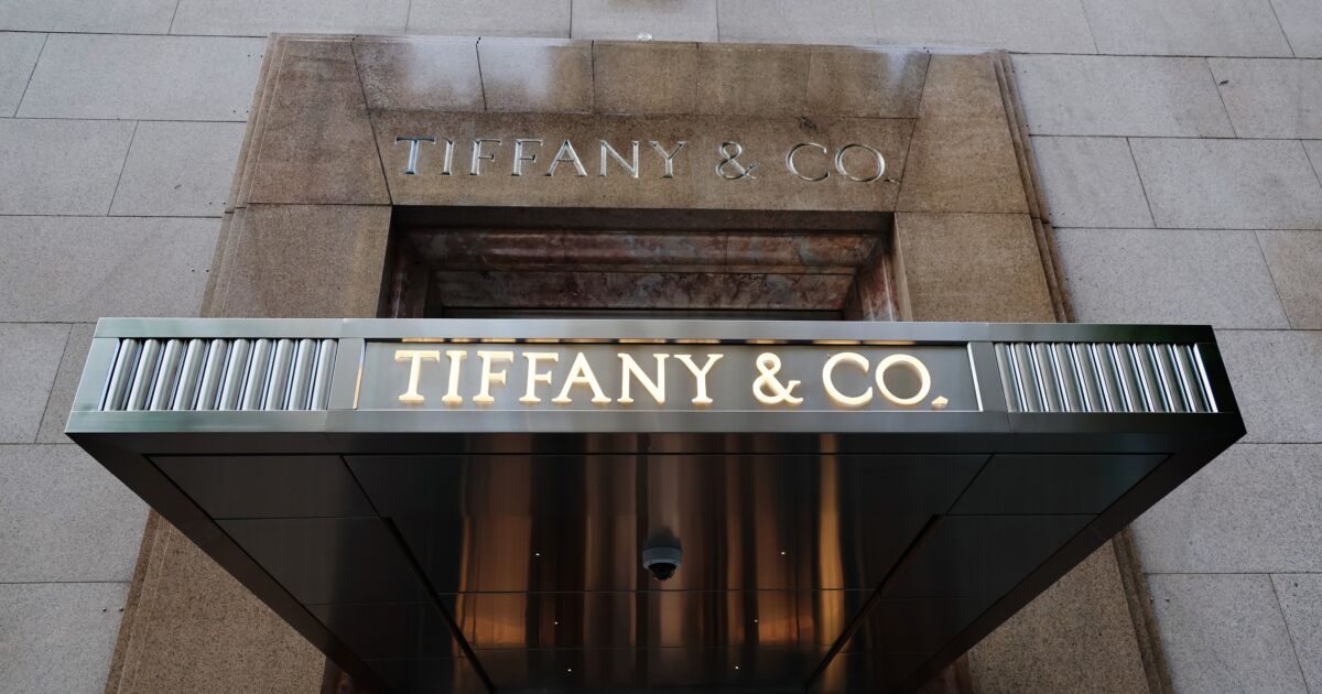 Electrical Fire Sends Smoke Billowing From Under New York City’s Iconic ...