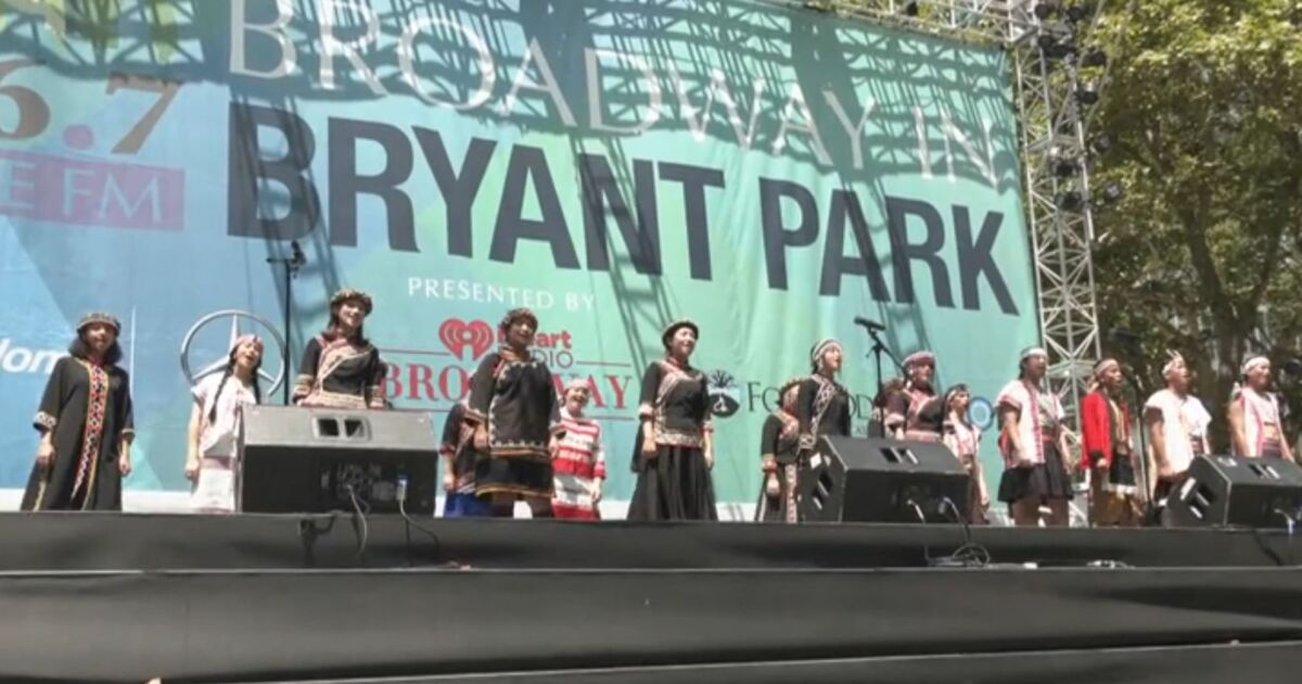 Broadway Fans Enjoy Free Shows in New York City Park | NTD