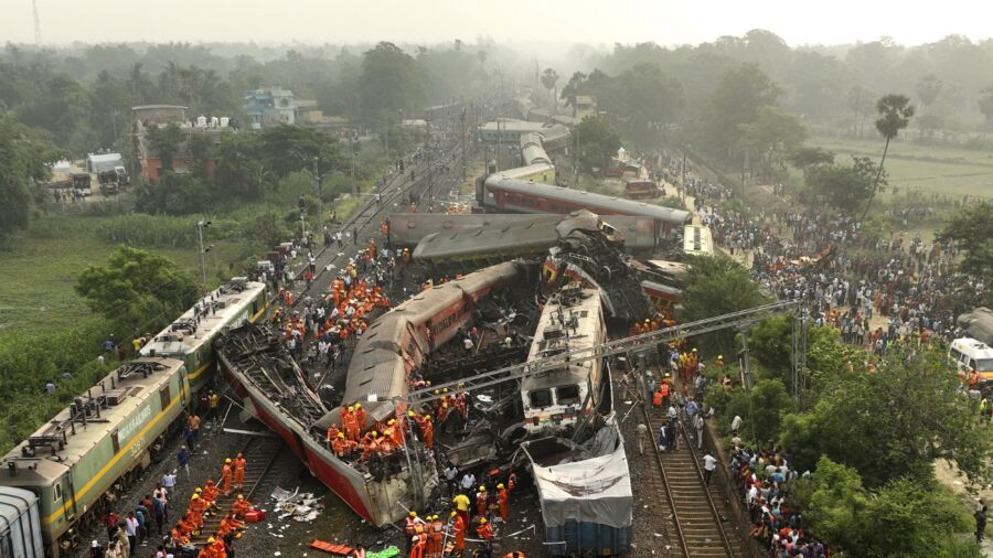 Indian Authorities Arrests 3 Railway Officials Over the Train Crash That Killed More Than 290 | NTD
