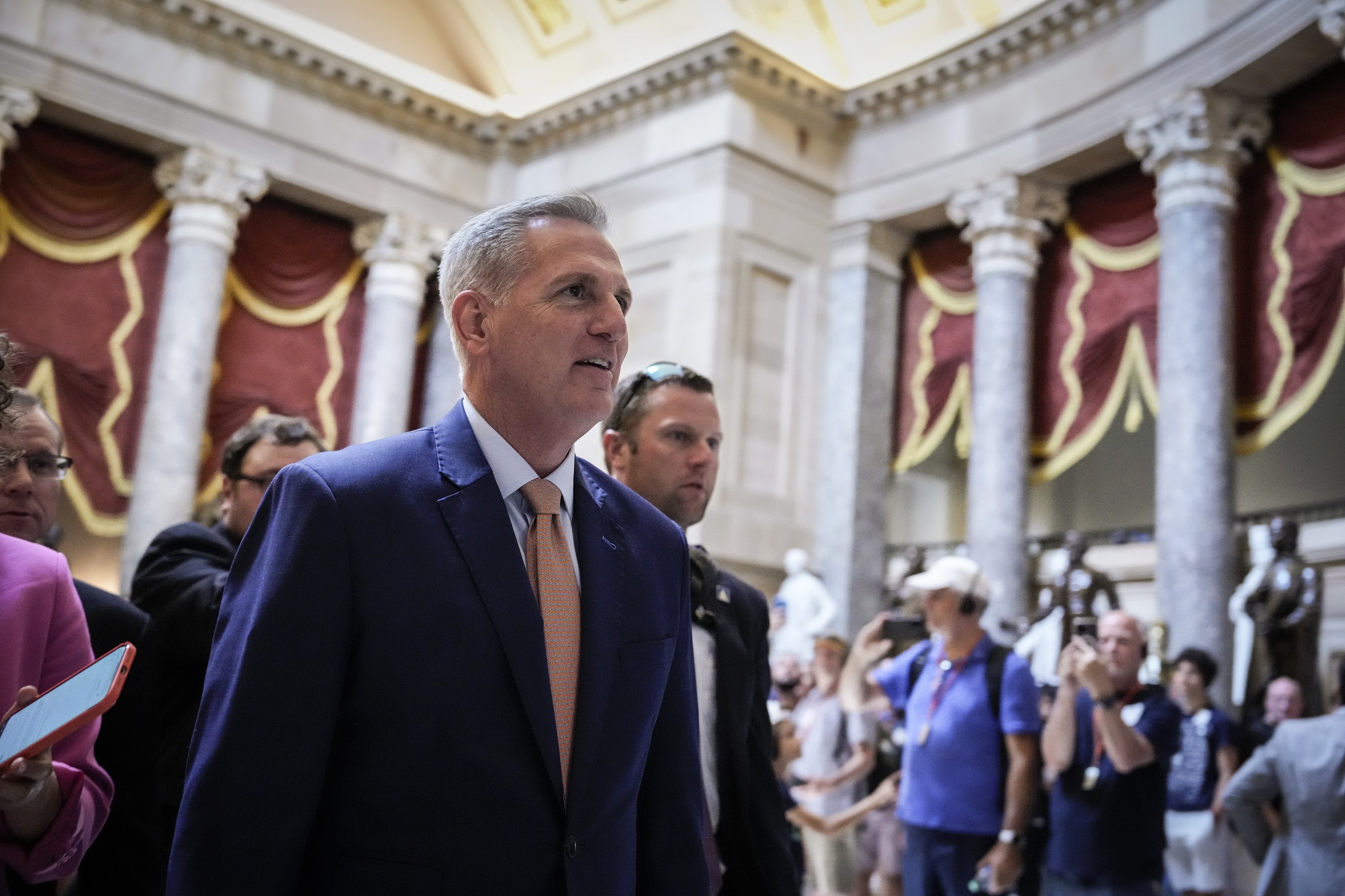 Speaker McCarthy Holds Q&A With Reporters | NTD