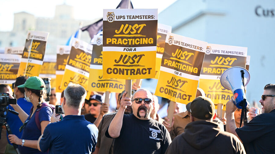 UPS Workers Rally in Los Angeles Over Labor Contract | NTD