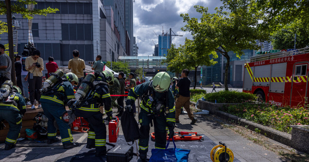 Taiwan Holds Air Raid Attack Evacuation Drill | NTD