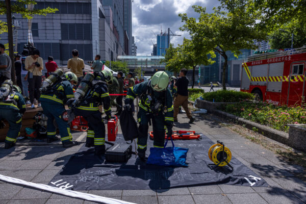 Taiwan Holds Air Raid Attack Evacuation Drill | NTD