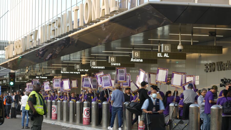 Thousands of Los Angeles City Workers Walk Off Job for 24 Hours ...