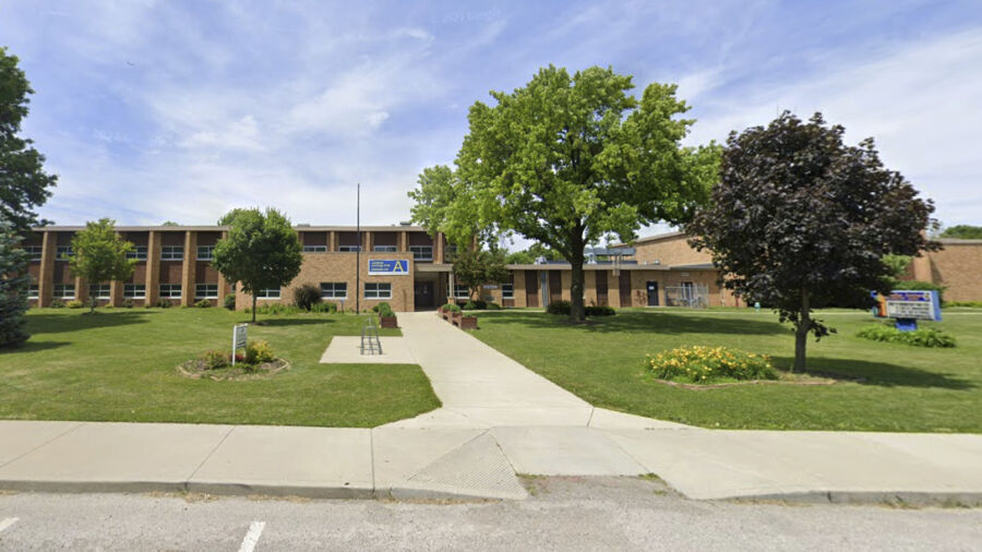 3 Found Dead in Car in Indianapolis School Parking Lot | NTD