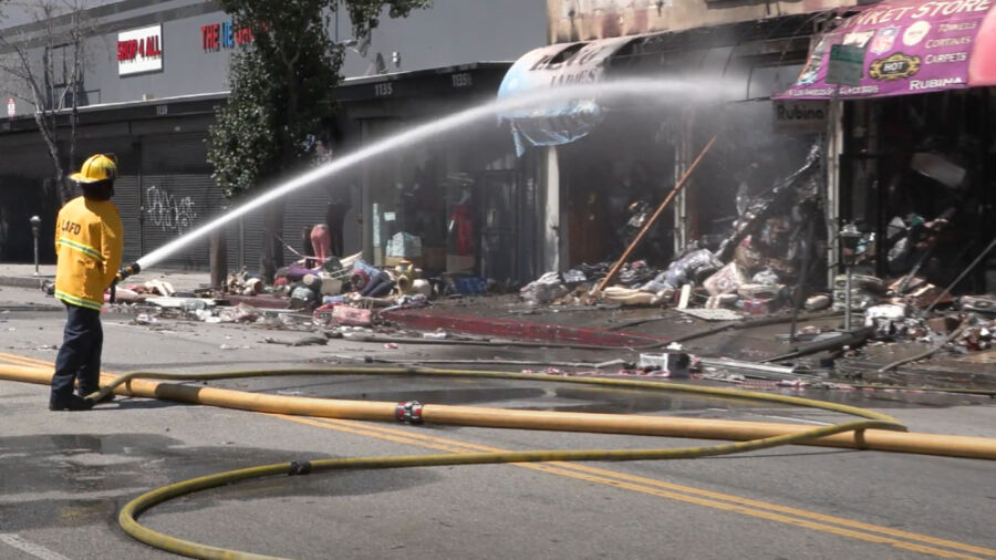 Textile Building Destroyed in Massive Fire In Downtown Los Angeles | NTD